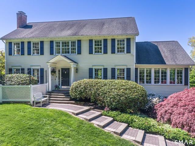 9 Schoolhouse Pl, Ridgefield, CT 06877