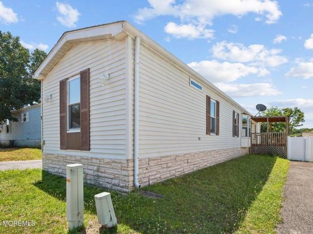 9 Secretariat St, Howell, NJ 07731