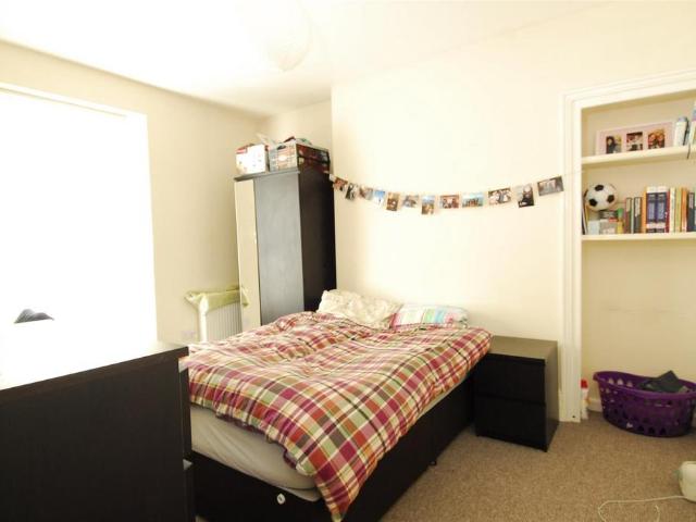 9 Seaton Avenue, Plymouth PL4 3 bed flat to rent £1,846 pcm £426 pw
