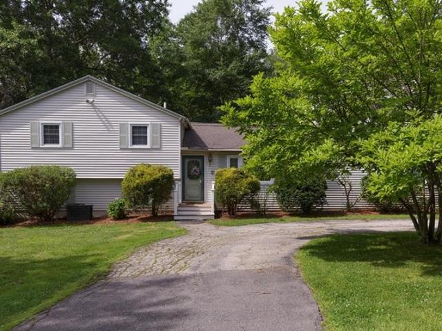 9 Severance Dr, Londonderry, NH 03053