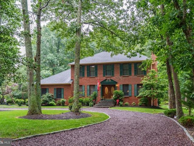 9 Silver Lake Dr, Shamong, NJ 08088