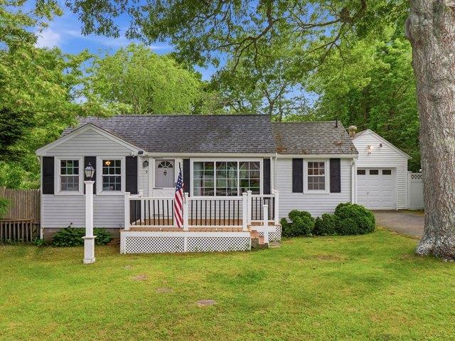 9 Silverleaf Ln, West Yarmouth, MA 02673