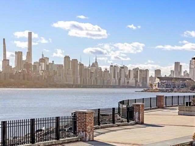 9 Somerset Ln #103, Edgewater, NJ 07020