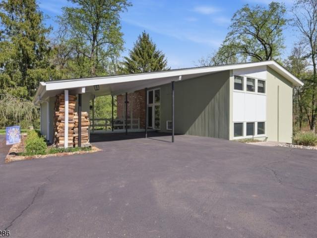 9 Springtown Rd