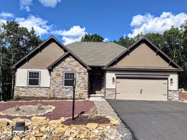 9 Tulip Tree Ln, Hazleton, PA 18202