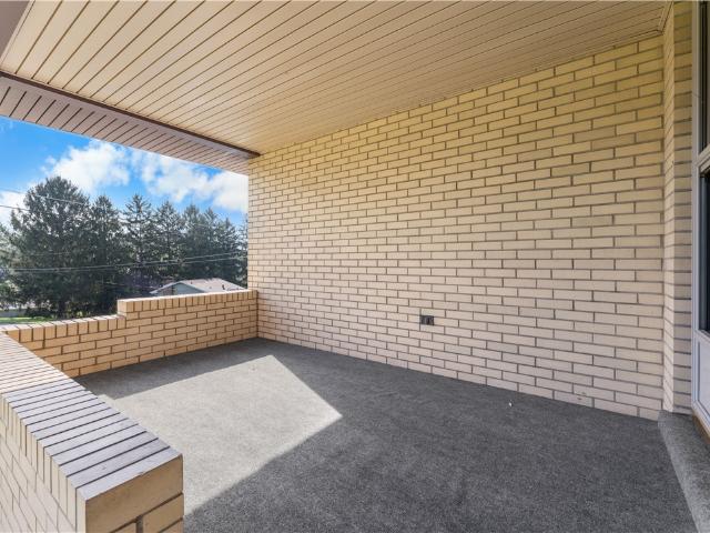9 Thelma Dr