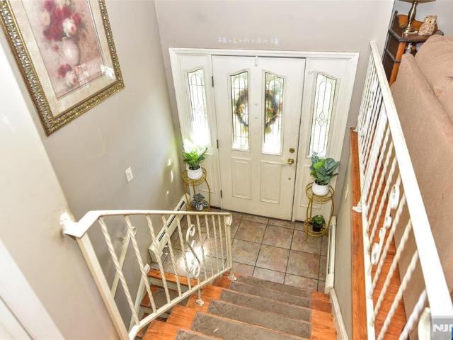 9 Thoma Avenue