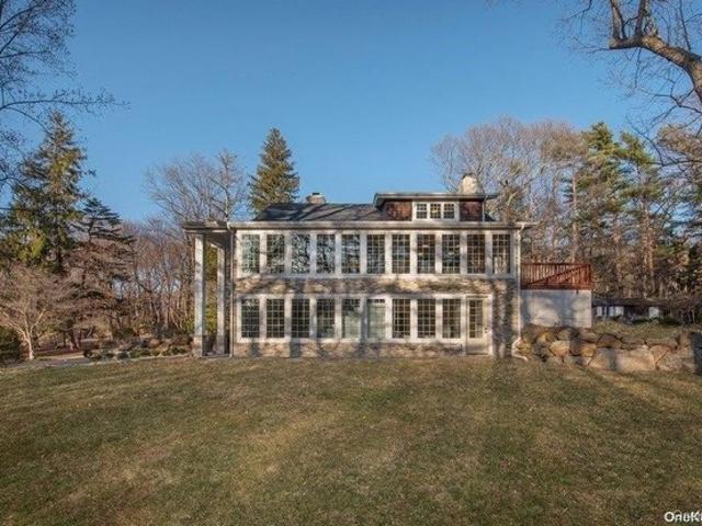 9 Tower Hill Rd, Shoreham, NY 11786
