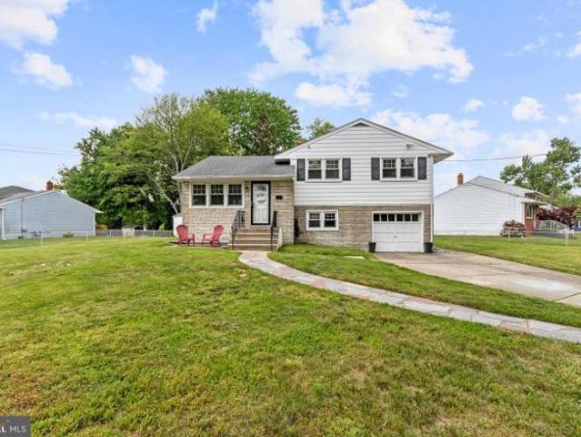 9 Trinity Pl, Barrington, NJ 08007