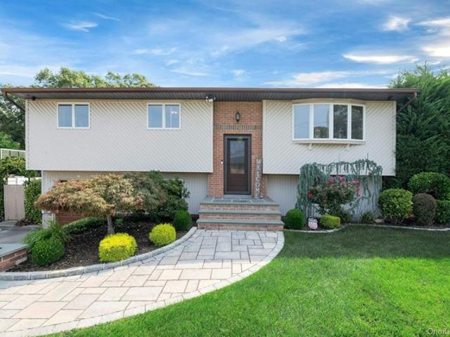 9 Urban Dr, Selden, NY 11784