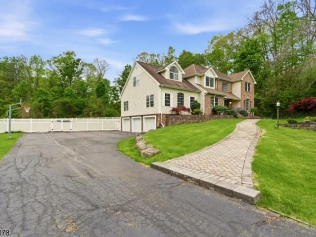 9 Valley Manor Dr
