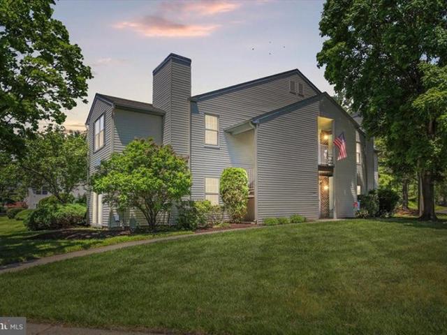 9 Village Ct, Mount Laurel, NJ 08054