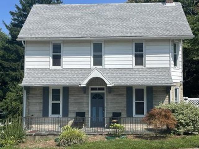 9 W Pennsylvania Ave, Stewartstown, PA 17363