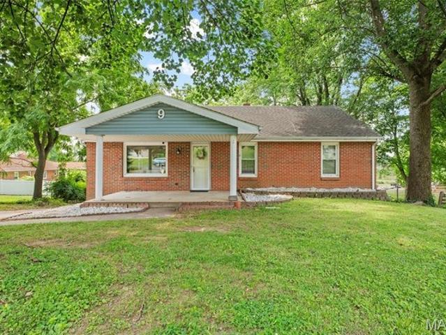 9 W Woodland Dr, East Alton, IL 62024