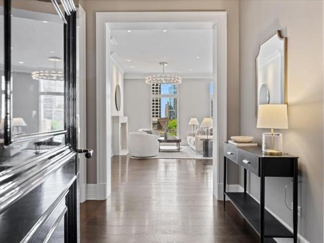 9 W Walton St Apt 702, Chicago, IL 60610