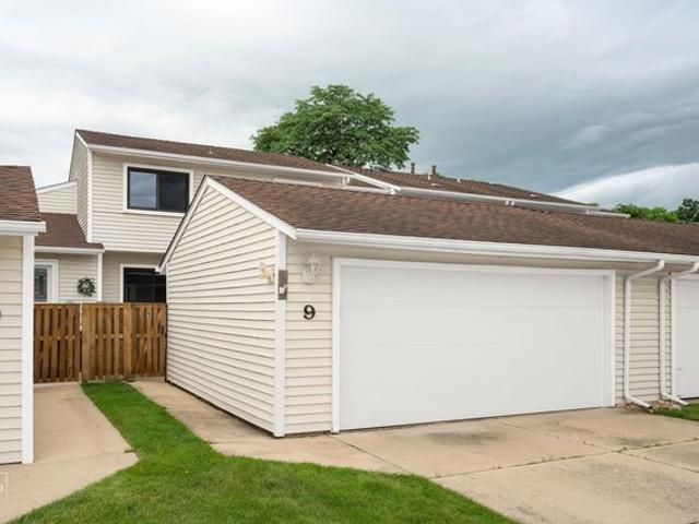 9 Wake Robin Ct, Woodridge, IL 60517