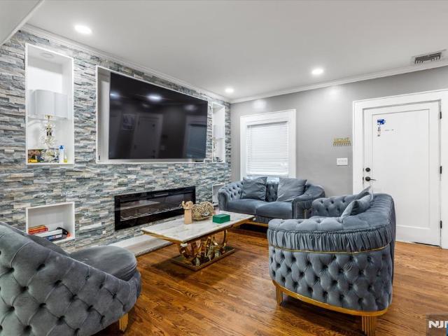 9 Wayne Pl, Nutley, NJ 07110 | MLS #26006 | Compass
