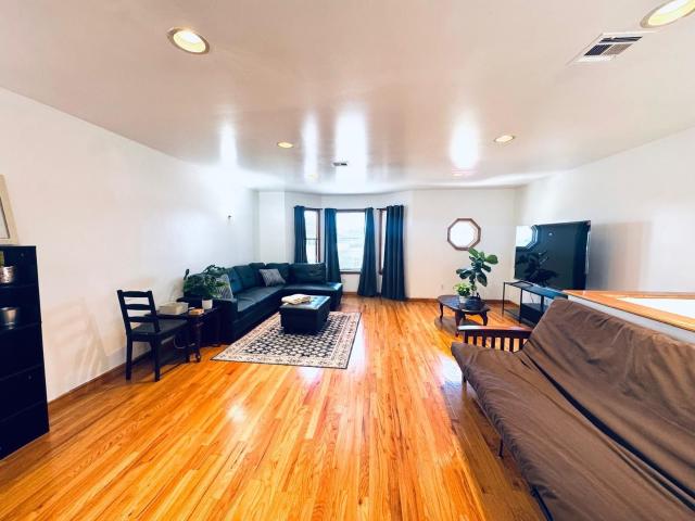 9 West 51st St, Bayonne, US, NJ
