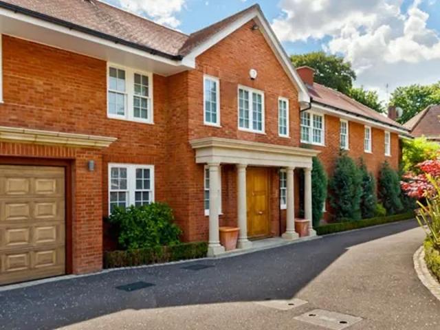 9 White Lodge Close, London, N2 0BL, United Kingdom | 7 bed house for rent #165351966 | Rentberry