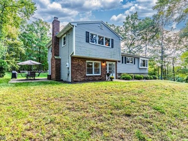 9 Whitman Dr, Denville, NJ 07834