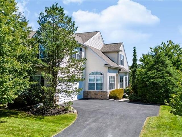 9 Willow Dr, Palmer Township, PA 18045