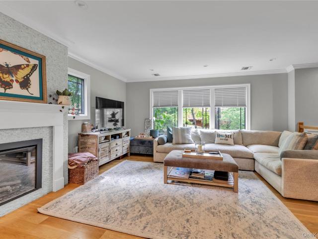 9 Winding Way, Sea Cliff, NY 11579 | MLS #991457