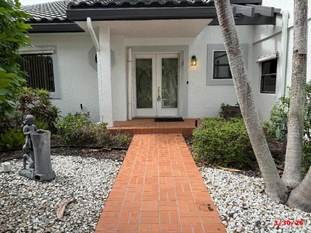 9 Windsor Ln, Boynton Beach, FL 33436 | MLS #B26010 | Compass