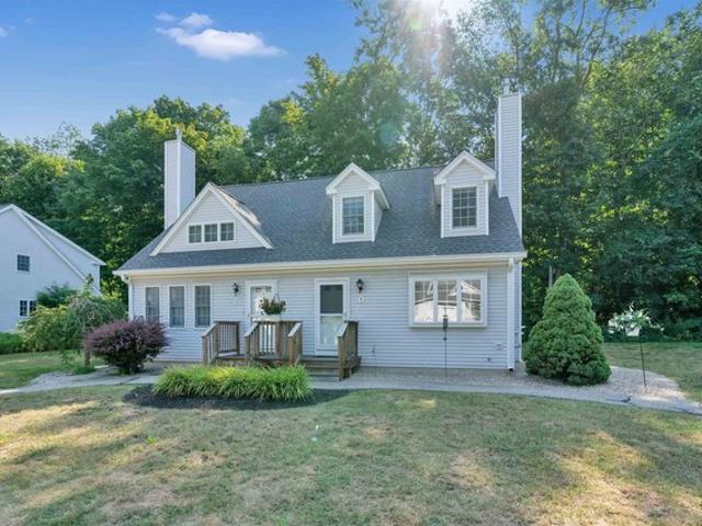 9 Wingate Ln, Dover, NH 03820