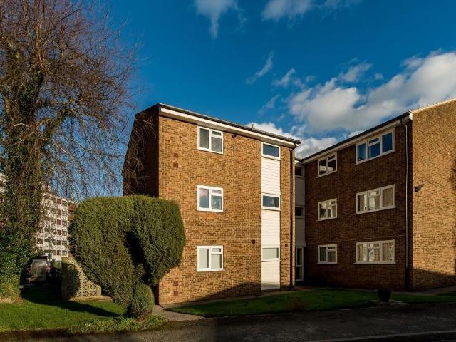 9 Winston House, High Wycombe HP11, 2 bed flat to rent, £1,295 pcm | PrimeLocation