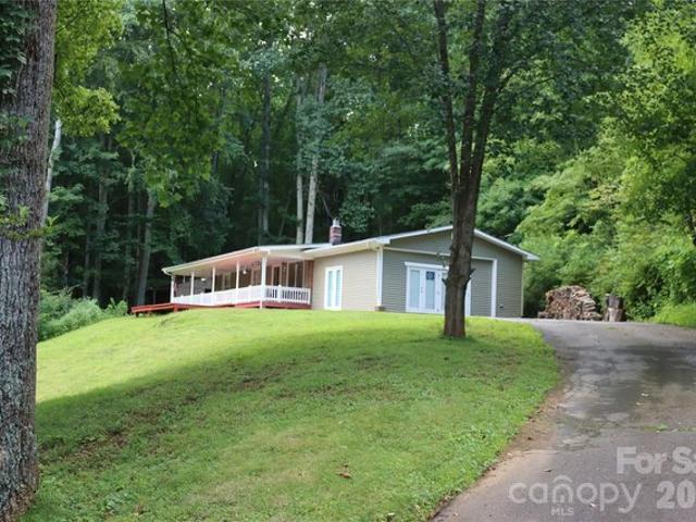9 Wooded Valley Ln, Burnsville, NC 28714