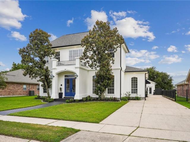 9 Woodlake Boulevard