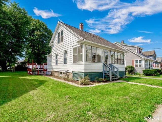 9 Woodlawn Ave, Enfield, CT 06082