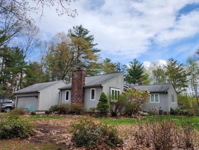 9 Woodridge Cir, Canton, CT 06019