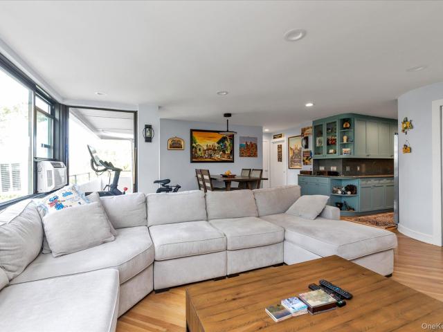 9 05 162 Street 6D