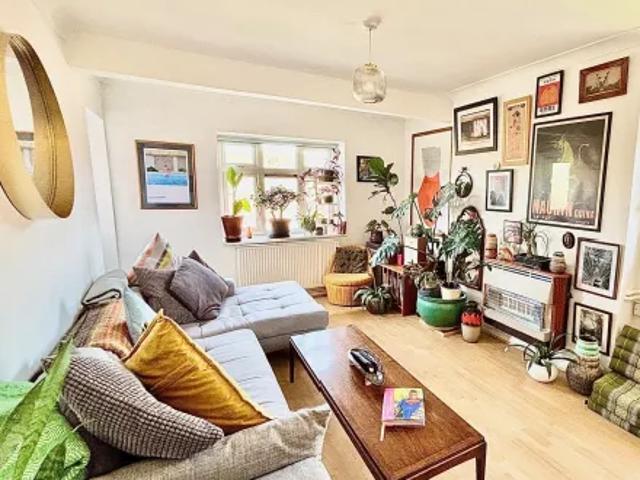 9 16 Audley Court, London, E18 2BZ, United Kingdom | 2 bed apartment for rent #120475664 | Rentberry