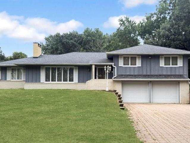 9 19th Ave NE, Hampton, IA 50441
