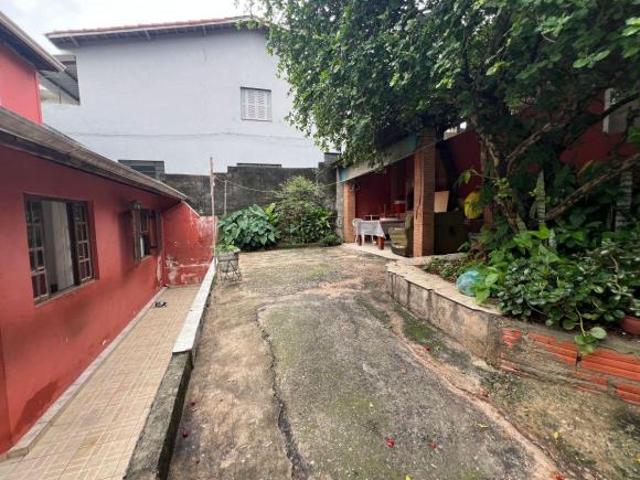 Sobrado no Butantã com três dormitórios e três vagas