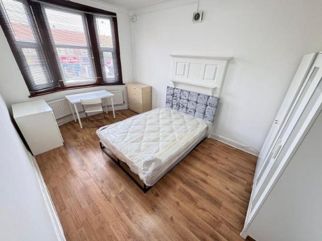 9A Watford Way, London NW4, Room to rent, £1,050 pcm | PrimeLocation