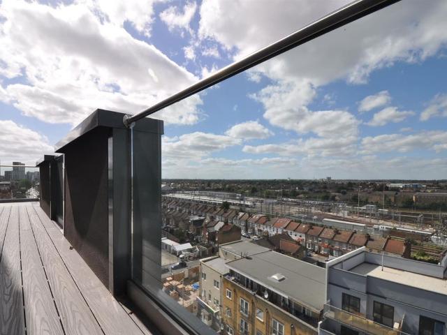 9th Floor Charter House, 450 High Road, Ilford IG1, 3 bed flat to rent, £2,300 pcm | PrimeLocation