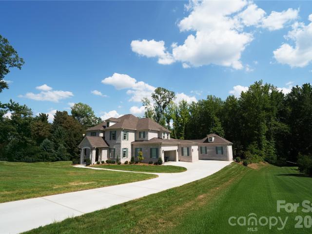 03 Lurecliff Place
