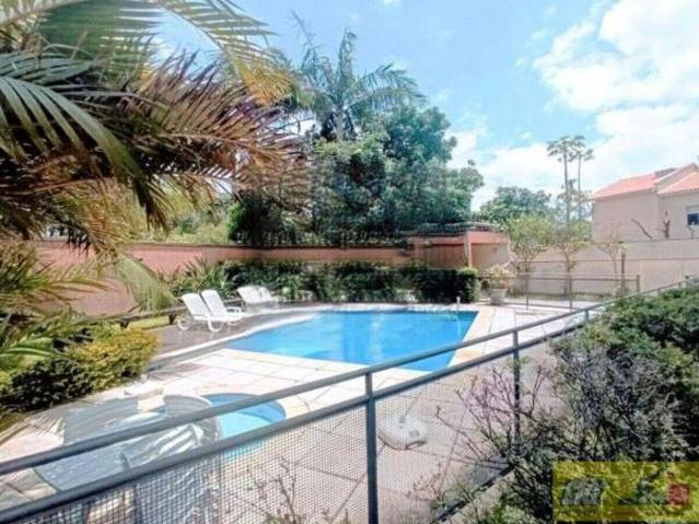 03 Quartos com armários, sendo 01 suíte e 2 Vagas
