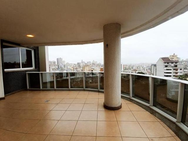 03 suítes e 05 vagas de garagem no altos do Bairro de Lourdes em Caxias do Sul