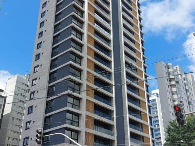 03 suítes, varanda com vista para o lago, 03 vagas 041 99710 46 52