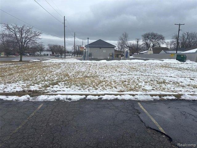 0002 Northline, Southgate, MI 48195