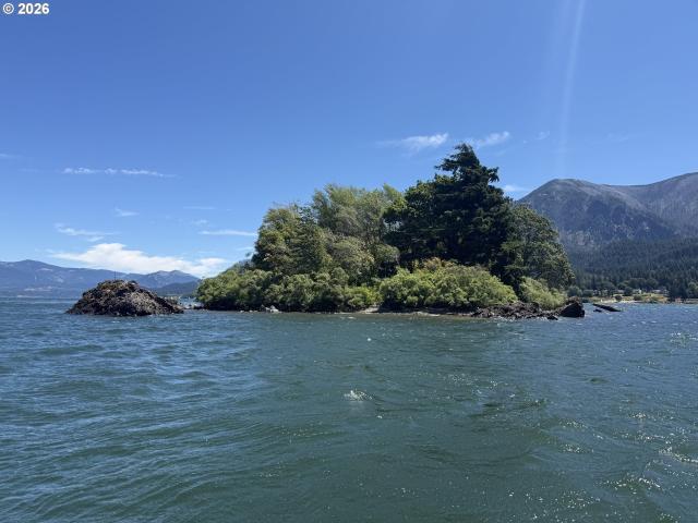 000 Columbia River