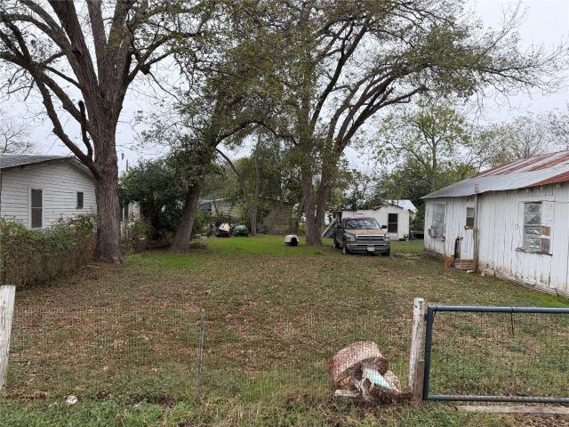 000 Persimmon St