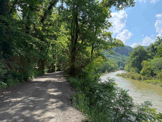 000 River Road