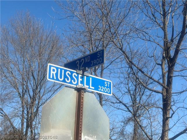 000 Russell Street