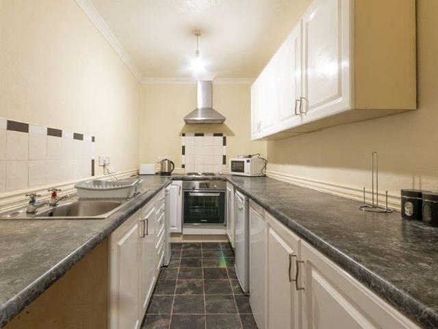0019L Bryson Road, Edinburgh, EH11 1ED 4 bed flat to rent £2,290 pcm £528 pw