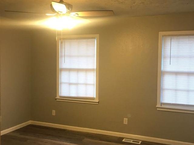 00219 2 Bedroom Apartment for Rent at 1346 Campbell St, Jackson, TN 38301